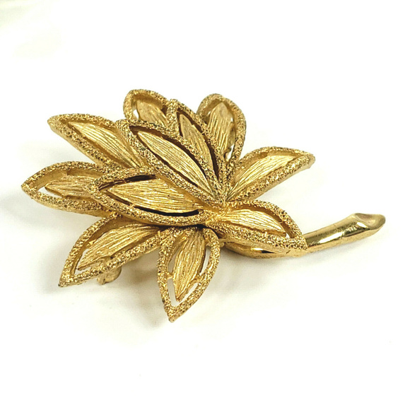 Avon | Jewelry | Vintage Avon Flower Brooch Gold Tone Filigree Pin ...
